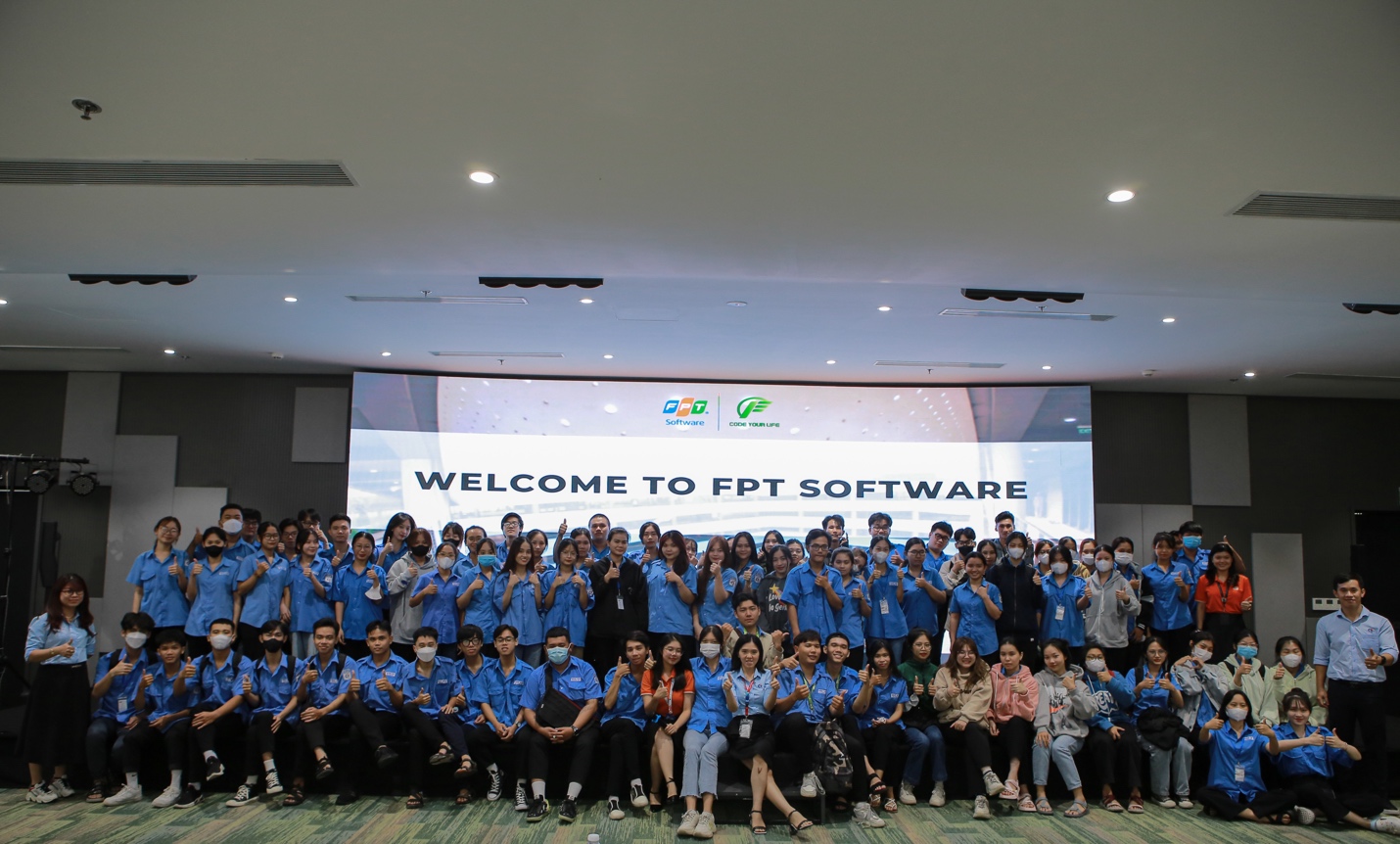 Accounting Students Undertake A Tour To FPT Corporation